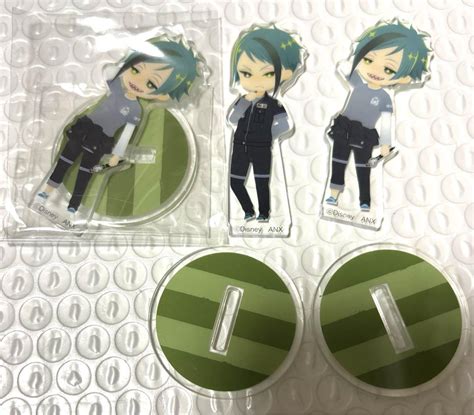 ツイステ ミニアクリルスタンド 運動着 ジェイド フロイド By メルカリ