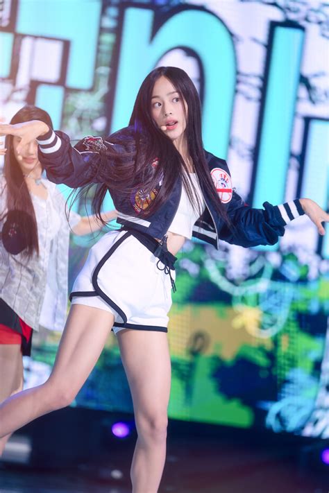 [잡담] 얼굴에 묻혀서 그렇지 뉴진스 민지 ㄹㅇ피지컬 좋음 인스티즈 Instiz 연예 카테고리