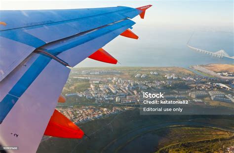 Easyjet에 어 버스 A320 리스본에 도착 하는 항공편 경관에 대한 스톡 사진 및 기타 이미지 경관 공기 역학 공중
