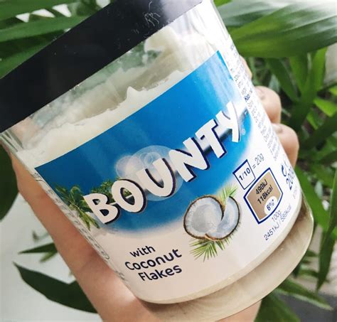 Купить шоколадную пасту «Bounty with coconut flakes» в Москве
