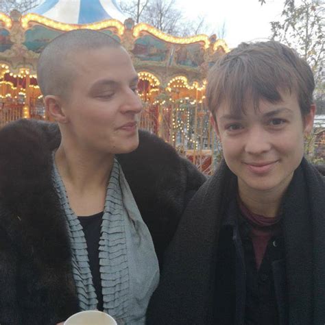 Anne Sofie Og Caroline Er Ikke Bange For At Snakke Om Og Udleve