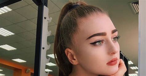 Хрупкая девушка Пикабу