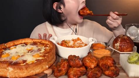 Asmr Mukbang Pizza Chicken And A Lot Of Cheese Youtube