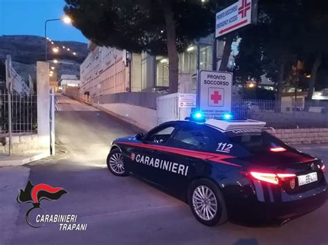 BIMBO PRIVO DI SENSI IMBOTTIGLIATO NEL TRAFFICO CARABINIERI FANNO DA