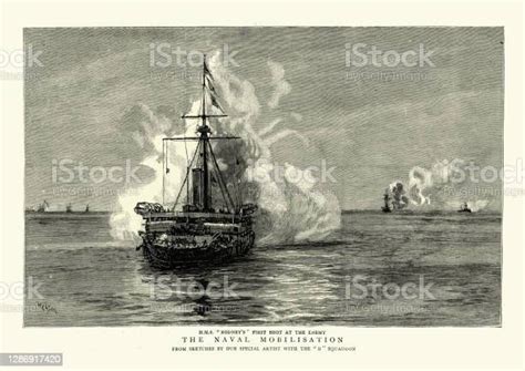 로얄 해군 기동 Hms 로드니의 적 빅토리아 군함에 첫 번째 촬영 1880 1889 년에 대한 스톡 벡터 아트 및 기타 이미지