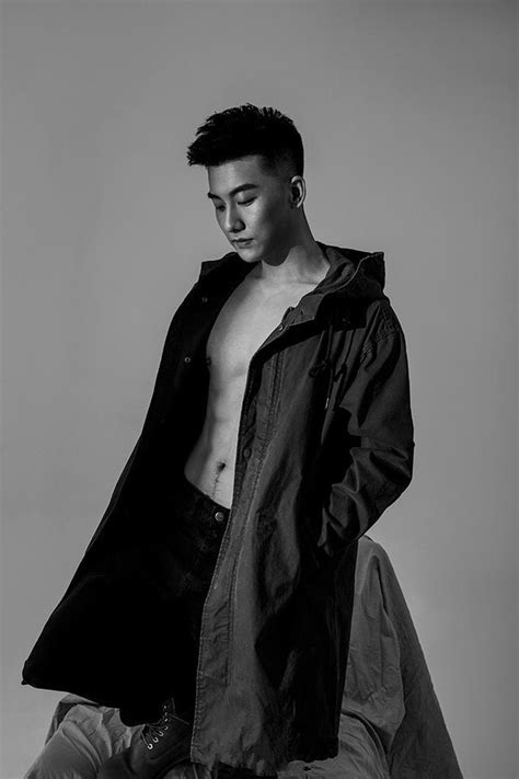 高旭陽黑白寫真 英氣十足盡顯型男魅力 每日頭條