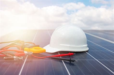 푸른 하늘 배경에 햇빛과 태양에서 태양 패널 대체 전기 소스 지속 가능한 자원의 개념 태양전지판에 대한 스톡 사진 및 기타