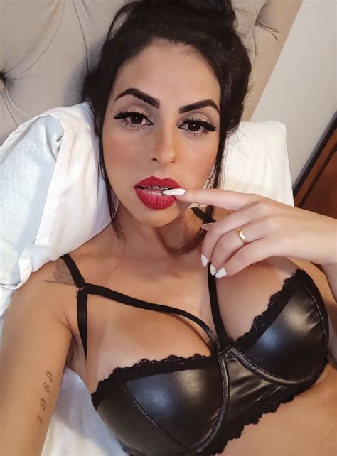 Corno Assistiu A Esposa Rainha Hotwife Mamando E Ganhando Porra Na Cara