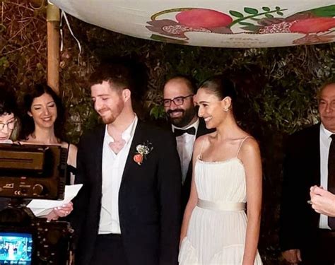 מזל טוב לוסי איוב אישה נשואה Tmi