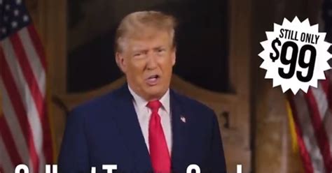 ‘머그샷 장사 트럼프 “그날 입은 양복 조각 줄게 600만원 내면”