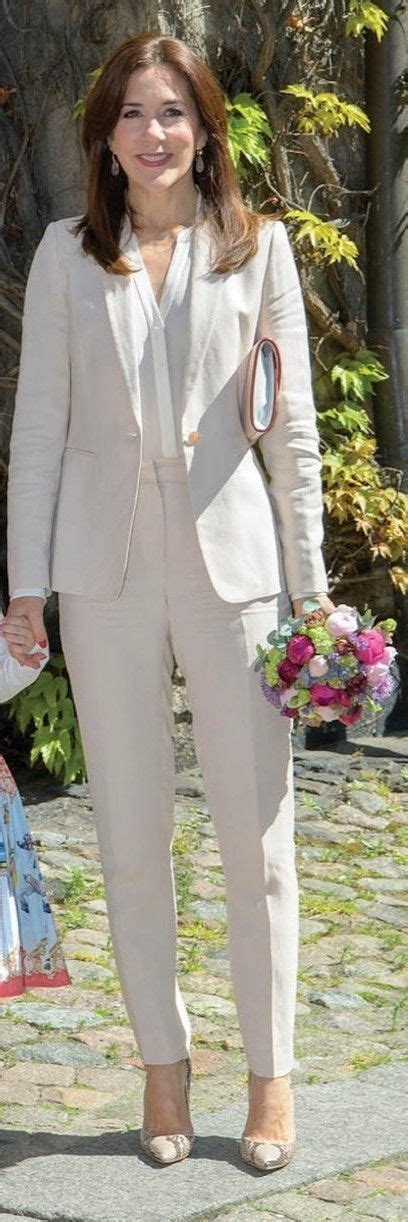 Pin De Laurie Aronovici En H R H C P M D Pants With Coats