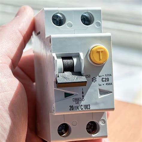 Types Of Circuit Breakers