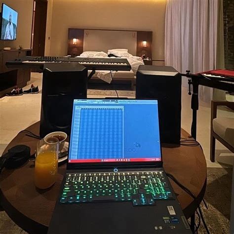 Kanye West Gave A Surprise Performance In Dubai Last Night Cosmopolitan Middle East