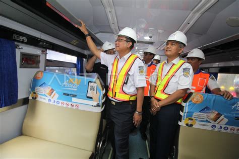 Gerbong Kereta Ekonomi Berfasilitas Eksekutif Antara Foto