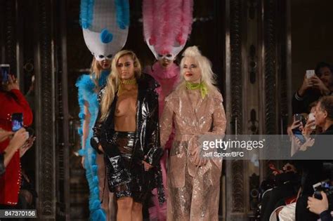 Pam Hogg Fashion Designer Photos Et Images De Collection Getty Images