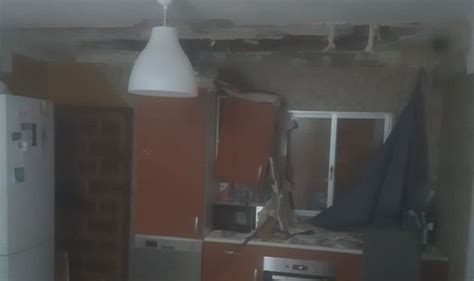 Cae El Techo De Una Vivienda En Sanlúcar Mientras Una Familia Con Niños
