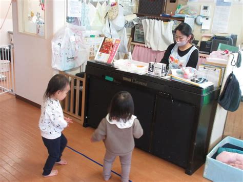 ぽかぽかな陽気に誘われて東京都立川市さくらんぼ保育園一般社団法人ホットステーション自然豊かな環境で学べる保育園です