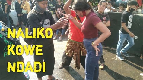 Cewek Cantik Kesurupan Indonesian Cultural Show Youtube