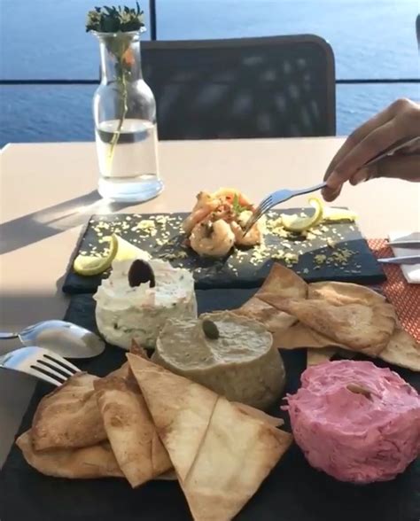 The Best Restaurants In Santorini For Beautiful Views Food Grace Lightness Magazine