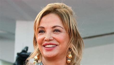 8 Hot Sexy Simona Izzo Bikini Pics