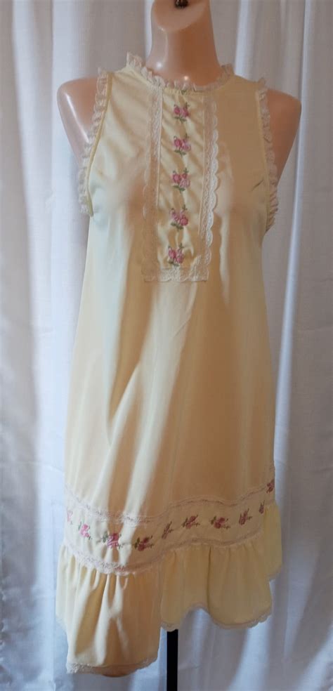 Vintage Sleeveless Night Gown Gem