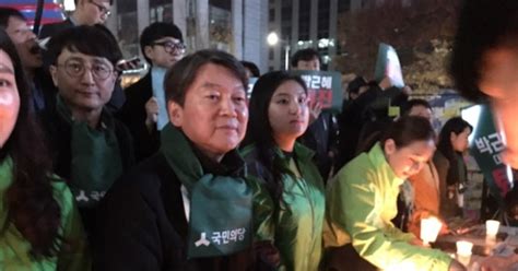서울포토 박대통령 퇴진 서명운동하는 안철수