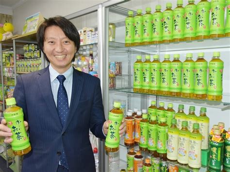 「伊藤園お～いお茶新俳句大賞」いつから始まったの？審査員は？人気コンテストの裏側に迫る！ ｜ 和樂web 美の国ニッポンをもっと知る！