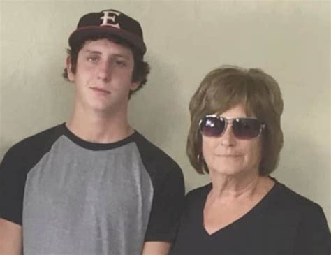 Babička si myslela že se stará o tři kočky Když je její vnuk uviděl málem dostal infarkt