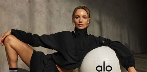 Alo Yoga Zen Style Mit Achtsamkeit Und Jede Menge Leggings Hype