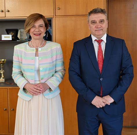 УНСС Ректорът на УНСС основен лектор на Xviii Международна конференция за стратегическо