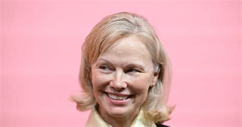 Schindlers List Star Embeth Davidtz Reflects On Rhodesias Final Days