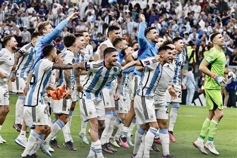 決戦を前にアルゼンチン代表選手の妻、彼女たちが“女子会”で団結！「フランスに勝ったらみんなで同じタトゥーを入れる」【w杯】 サッカー