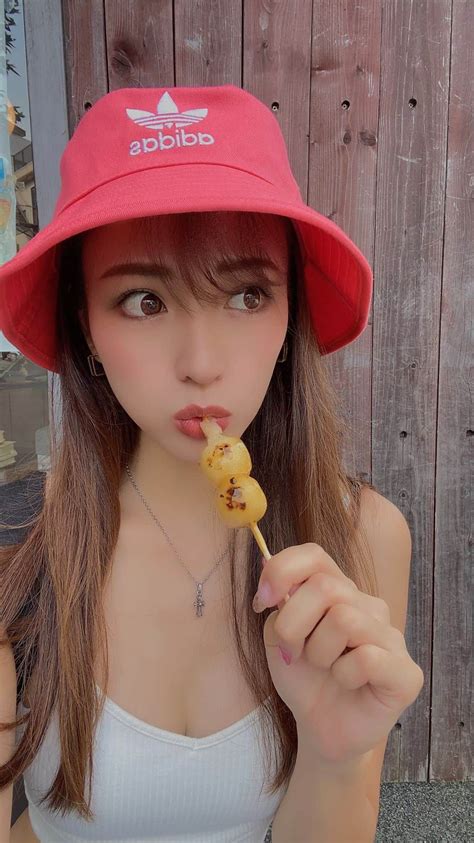 中尾みほさんのインスタグラム動画 中尾みほinstagram 「 有馬 みたらし団子 有馬温泉 Adidas バケハ バケハコーデ」8