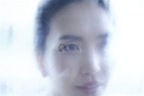 女人模糊的形象高清图片下载 正版图片502013625 摄图网
