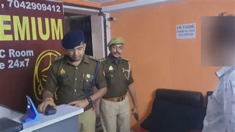 नोएडा के होटल में चल रहा था गंदा धंधा पकड़ा गया सेक्स रैकेट Noida News Sex Racket Caught In