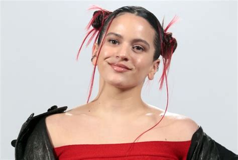 Rosalía Deja Ver Los Hilos De Su Tanga Debajo De Su Falda Gris Y En