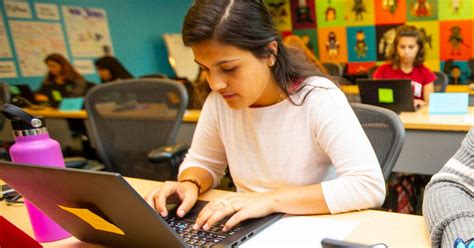 Girls Who Code Encourages Stem One Coding Class At A Time Cnet