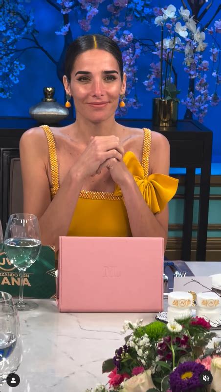 Juana Viale Y Su Look Llevó Un Mini Vestido En Color Amarillo