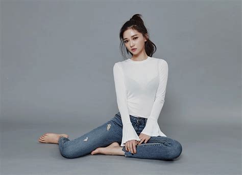 여자 연예인 맨발 On Tumblr