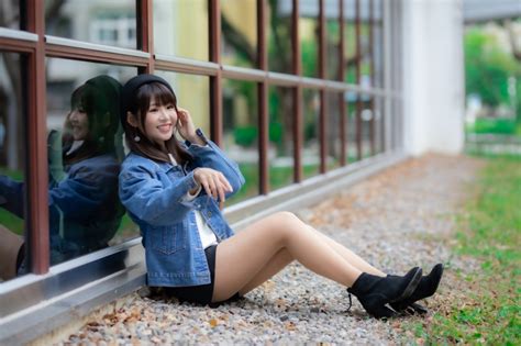 4k Asian Sitting Legs Beret Glasses Brunette Girl Hd Wallpaper