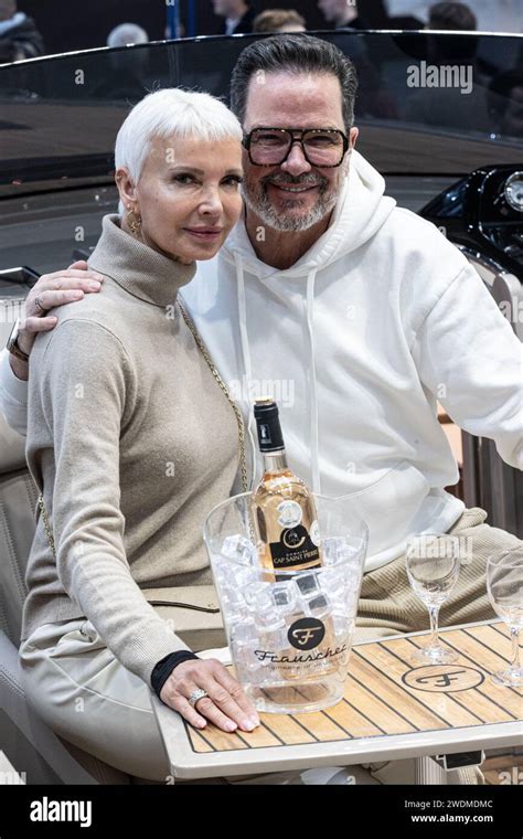 Düsseldorf Britt und Alex Jolig auf der boot Stock Photo Alamy