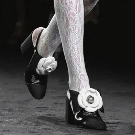 Camellia And Bow Knot Detail Round Toe Hollow Block Heels Pumps