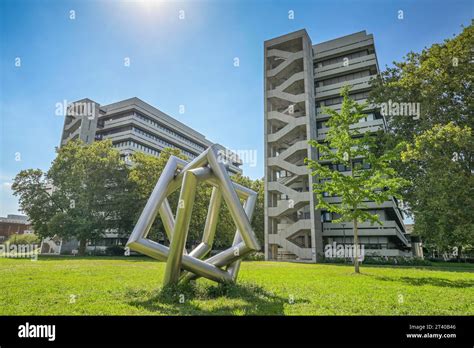 Skulptur Jens Wittenburg Triade Institutsgebäude Fritz Haber Weg