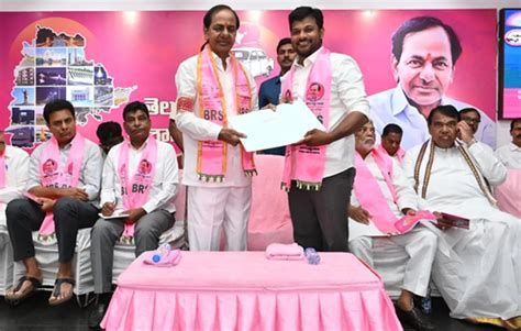 Brs Promises Rs 3000 To Women Gas Cylinder For Rs 400