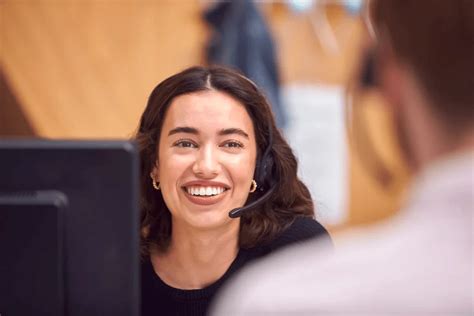 10 Best Customer Service Examples For Businesses