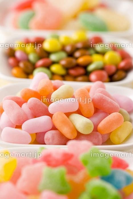 カラフルなお菓子の写真素材 24176728 イメージマート