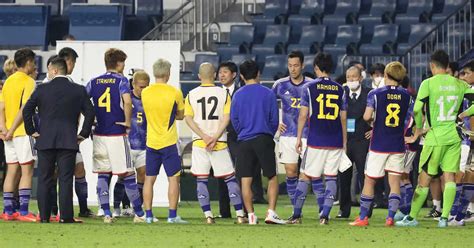 ＜日本・カナダ＞試合後、円陣で話をする森保監督（撮影・西海 健太郎） スポニチ Sponichi Annex サッカー