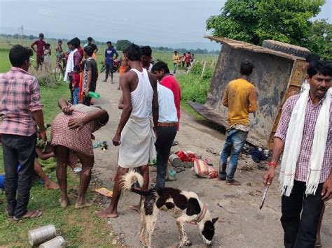 Tractor Trolley Full Of 25 Laborers Overturned In Rewa 12 Workers