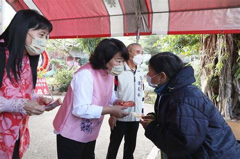 黃敏惠市長大年初二發紅包祝大家平安開運一整年 民眾排隊搶領沾喜氣 威傳媒新聞 Winnews