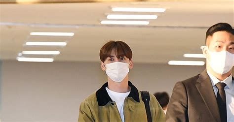 황민현 코트가 잘 어울리는 남자 포토엔hd